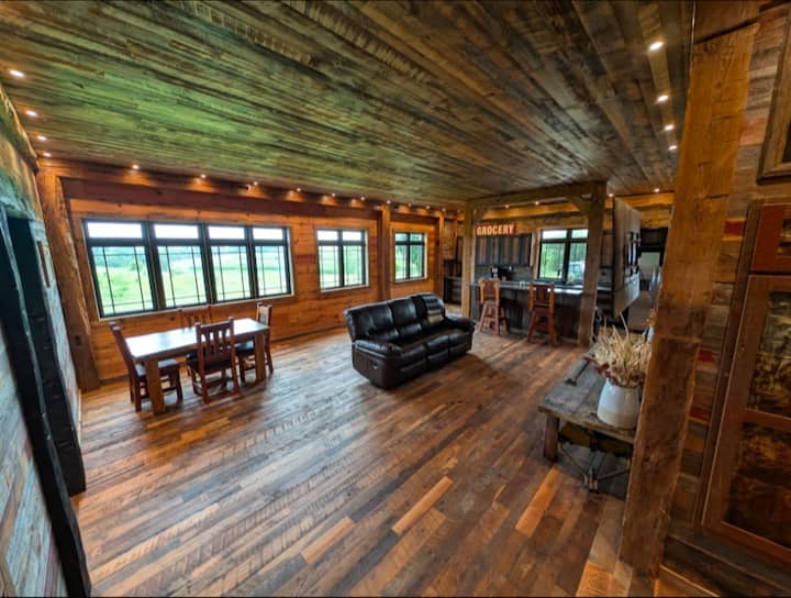 Rustic Barndo Retreat- Peaceful Country Escape. - Viroqua, WI