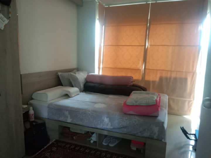 Cozy Beachfront Getaway - Steps From The Sand! - Cha-am