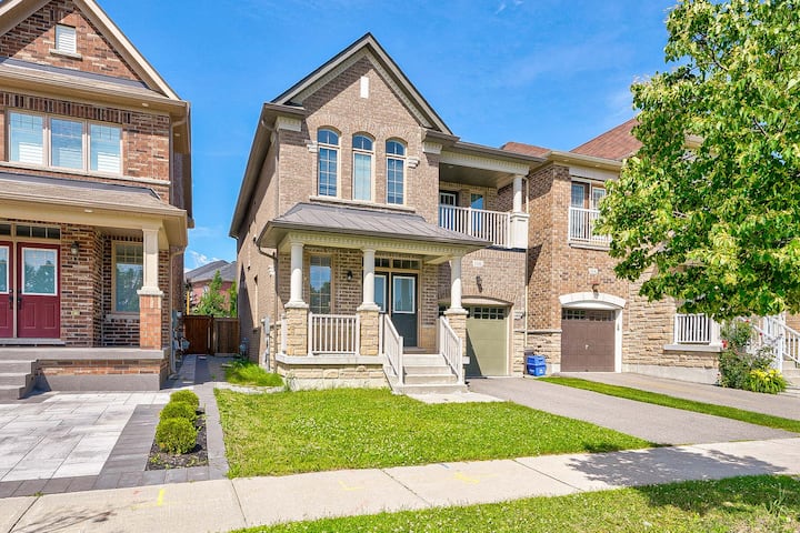 Luxury Home W/ Pool Table, Family Friendly - Brampton