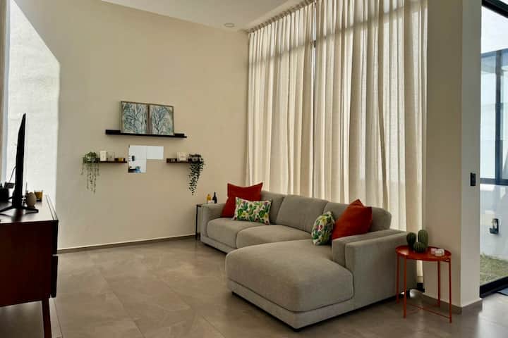 Amplia Casa Cómoda Para Familias O Trabajo. - Colima