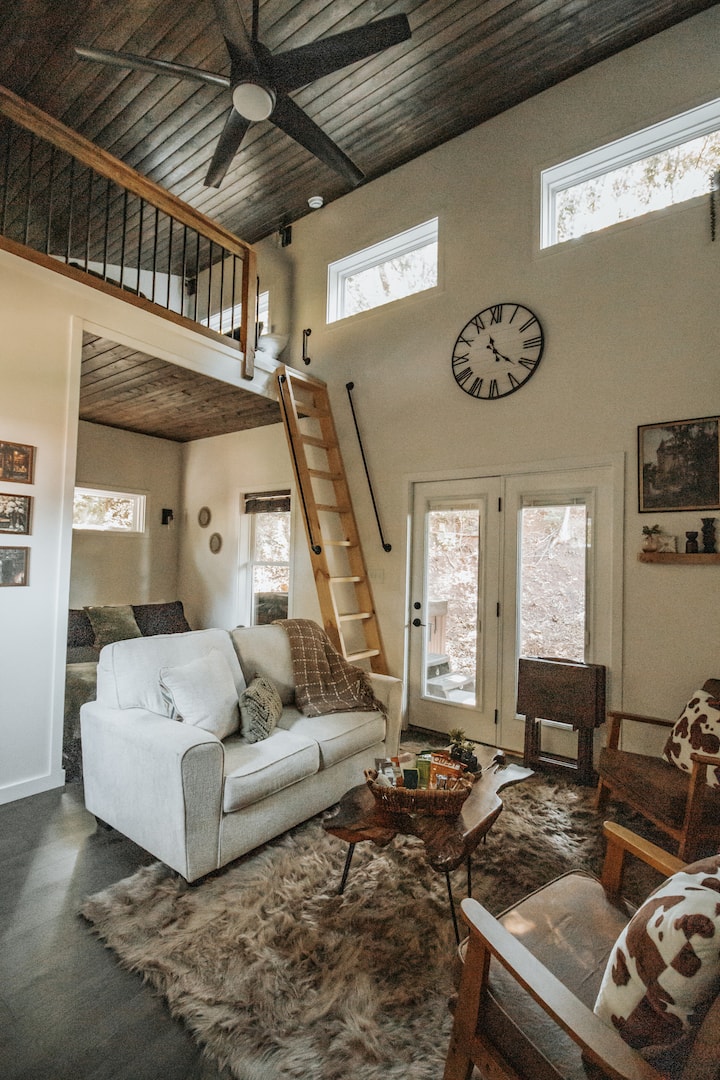 Luxury Tiny Home | Cali Kings | Big Hot Tub - Lynchburg, VA