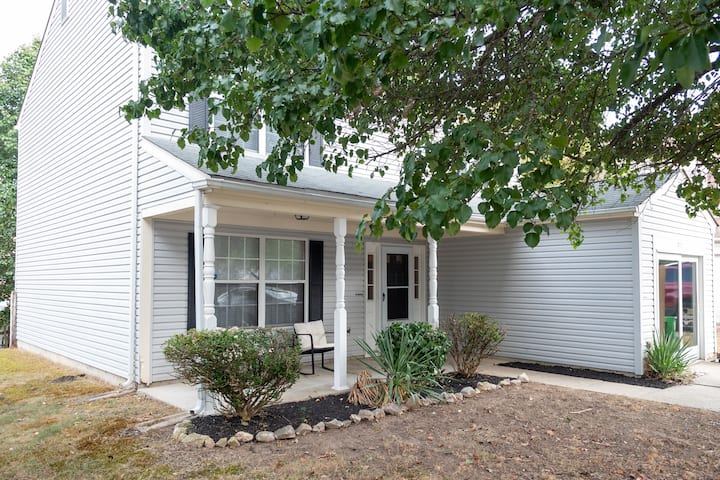 Cozy Retreat W Yard Near Stadium, Md - Waldorf, MD