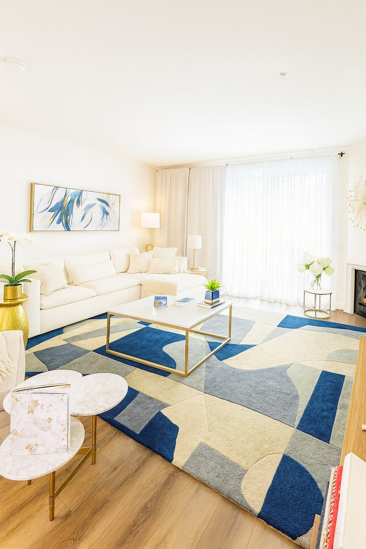 Chic Mdr Stay – Perfect Location + Comfort - Los Angeles, CA