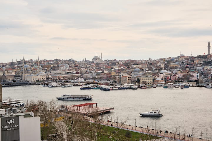 Denize Sıfır, Boğaz Manzaralı Geniş Teraslı Daire - Istanbul