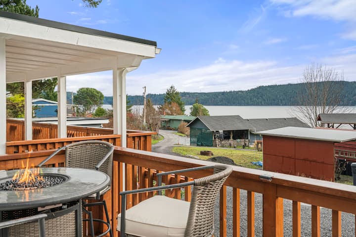 Cozy Hood Canal Retreat | Hot Tub & Water Views - Hoodsport, WA