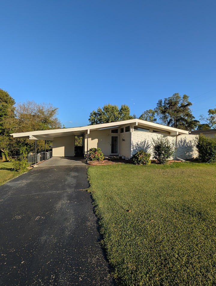 Dogs Welcomed! Fenced Yard And No Hidden Fees. - Chattanooga, TN