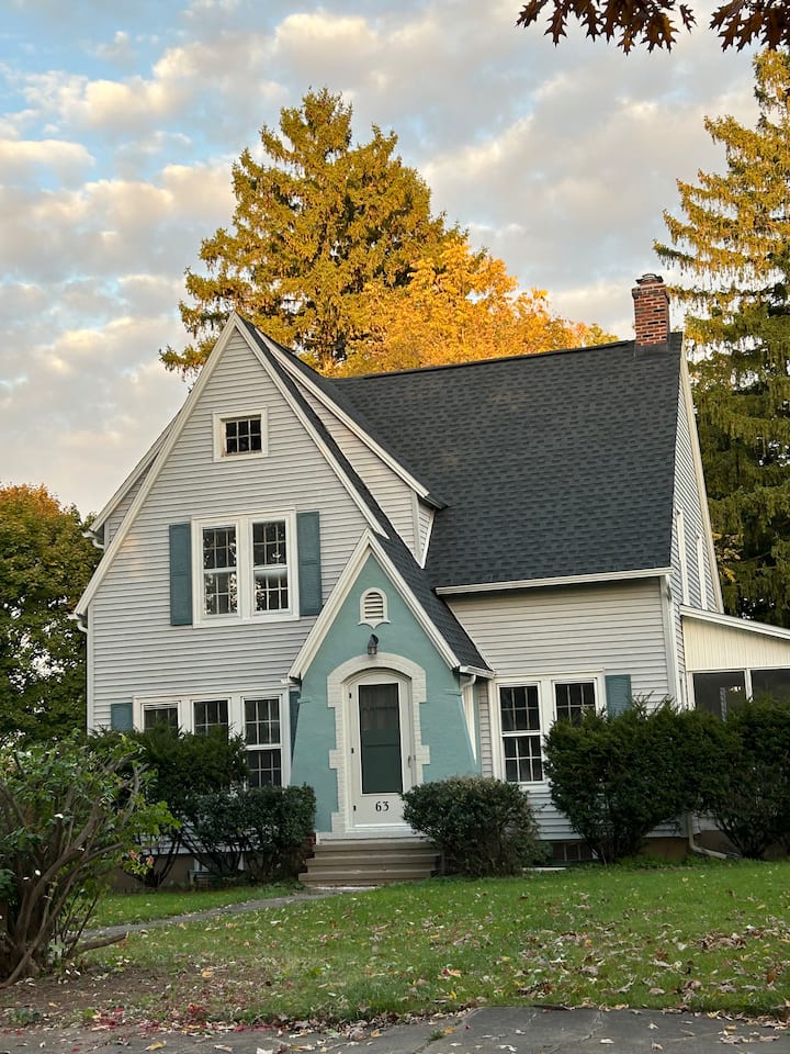 Charming Home Close To Downtown & Seneca Lake - Geneva, NY