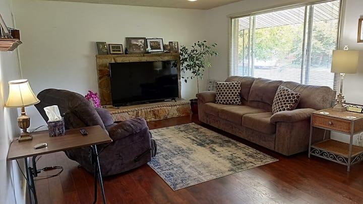 Harrisville Happy Home
3 Rooms 4 Beds 1 Flr Mattr - Great Salt Lake, UT