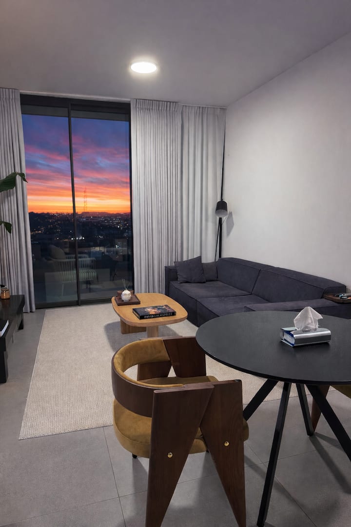 Stylish Apt W/ Huge Balcony & Parking - Florentine - Tel Aviv-Yafo