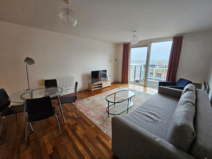 Modern Flat With Balcony: Dalston Square - London