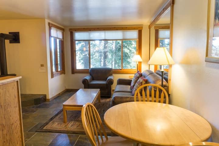 Ski-in/ski-out Condo! Walk To Northstar Village! - Lake Tahoe