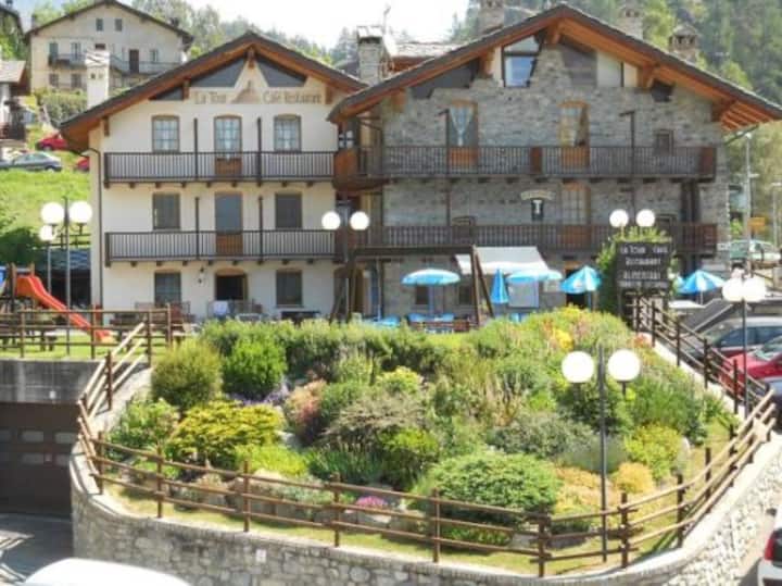 La Tour Bnb, Ristorante, Bar - Aosta