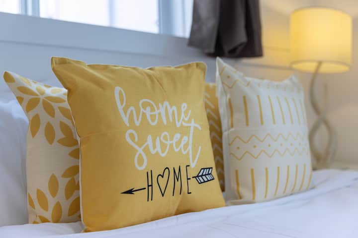 Modern Aspen Ridge Suite • Perfect For Work Stays - Saskatoon