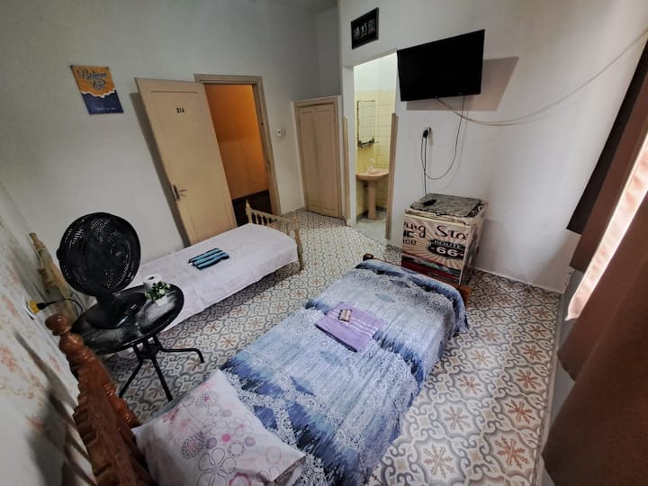Quartos Com Tv Smart, Frigobar, Wi-fi, Banheiro - Londrina