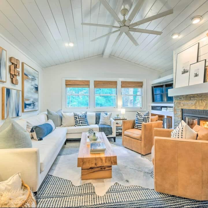 Exquisite Cottage In Downtown Highlands - Highlands, NC