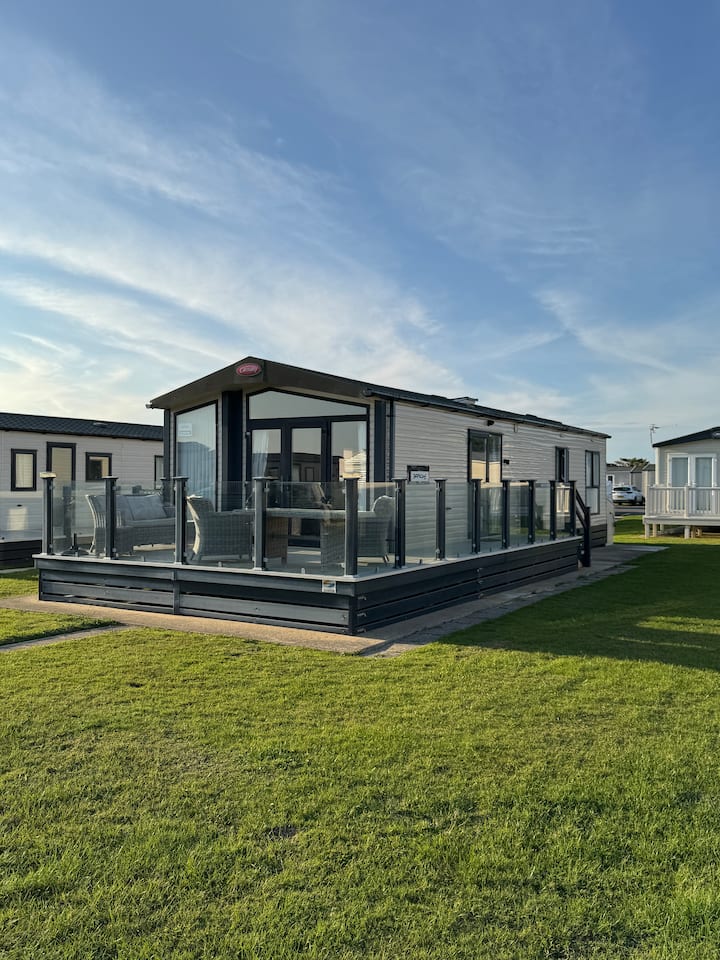 Luxurious Lodge - With Isle Of Wight Sea View - Highcliffe
