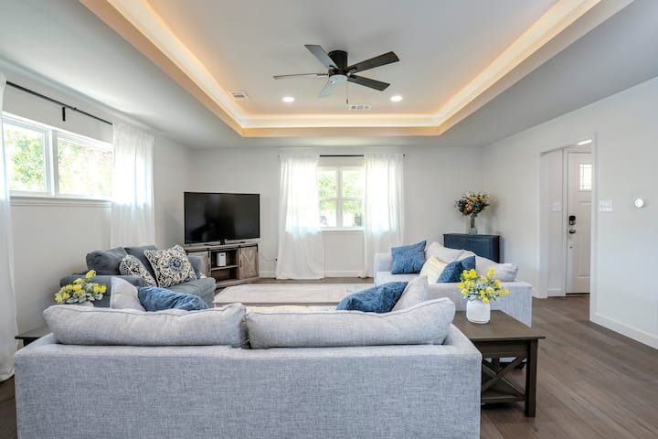 Hillside Haven Off Main - Frisco Rail District - Frisco, TX
