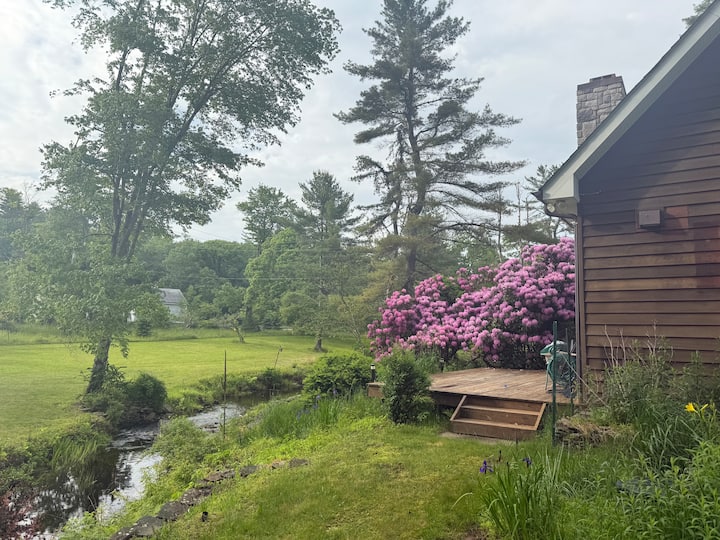 The Narrowsberger Cabin + Bunkhouse - Narrowsburg, NY