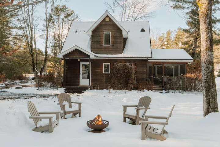 The Narrowsberger Cabin + Bunkhouse - Narrowsburg, NY