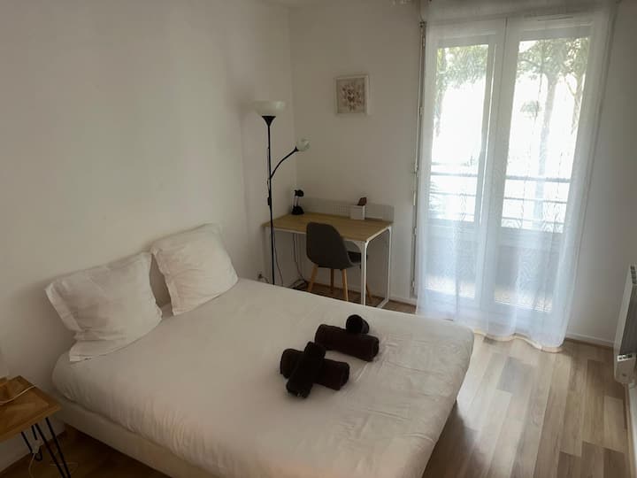 F2 En Face Du Stade De France - La Plaine Saint-Denis