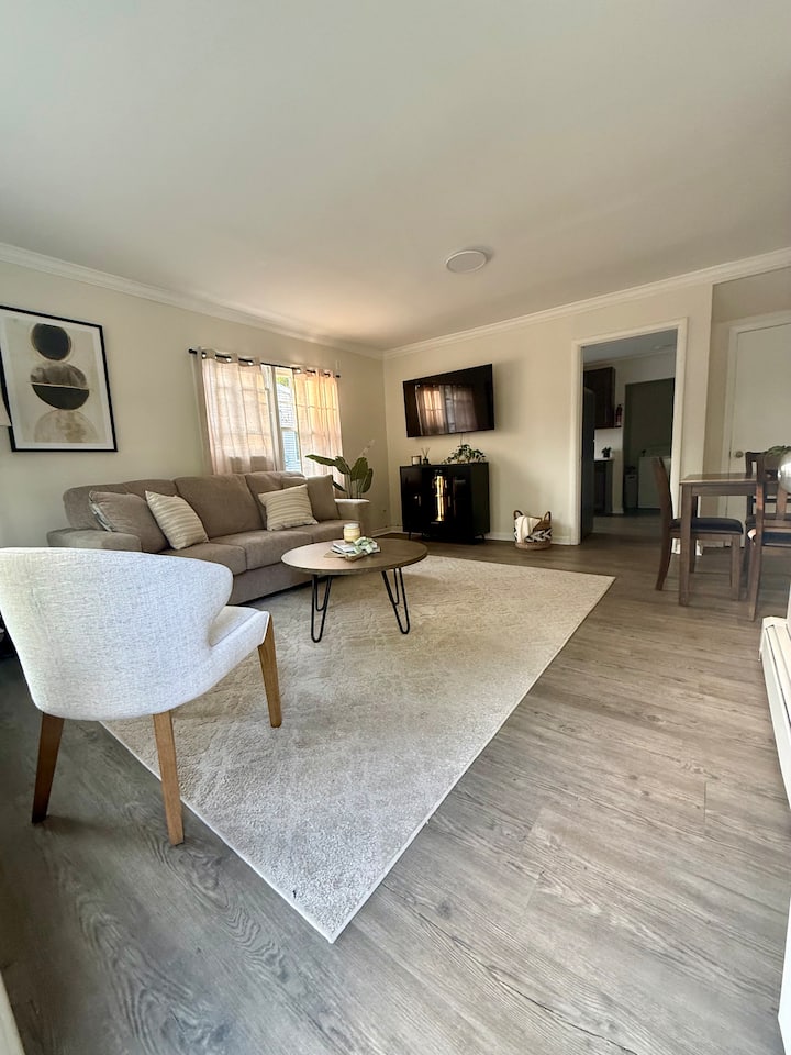 Cozy Cottage -1.5 Mile To Stadium Ann Arbor - Ann Arbor, MI