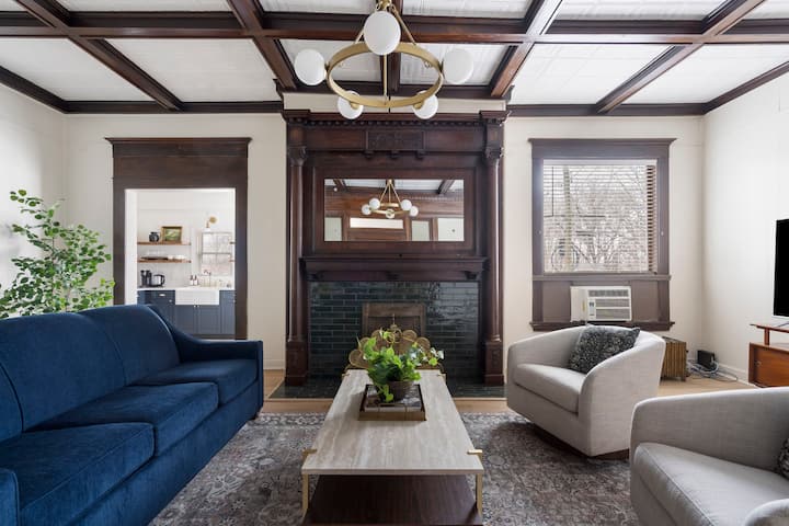 South Ave Parlor Unit · Chic 1br Stay - Springfield, MO