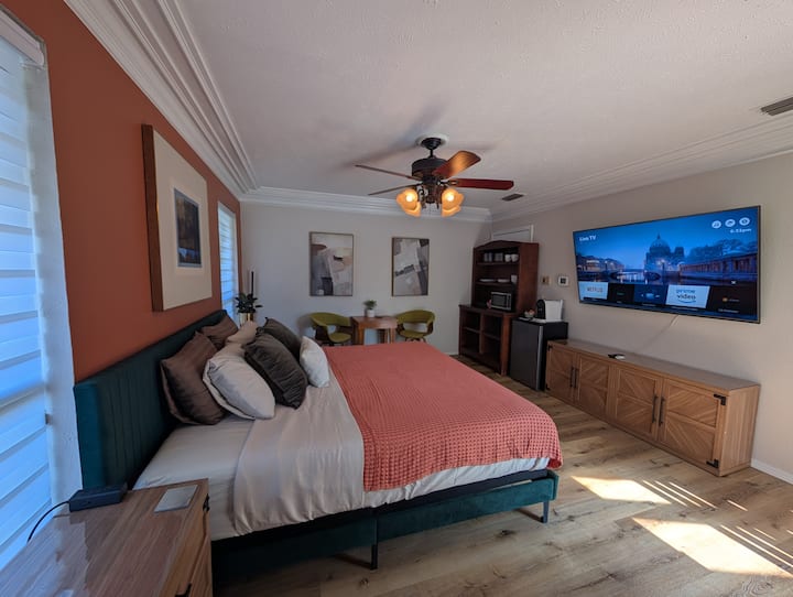 The Pool House - Carrollton, TX