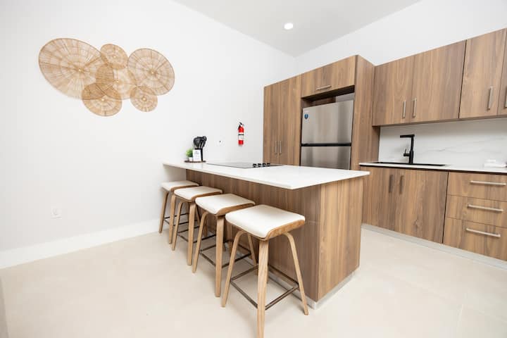 (New) Industrial Suites By Salt Wind Escapes Apt 2 - Turks and Caicos Islands