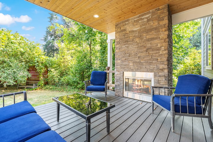 Lake Forest Retreat W/ Indoor & Outdoor Fireplaces - 埃德蒙茲