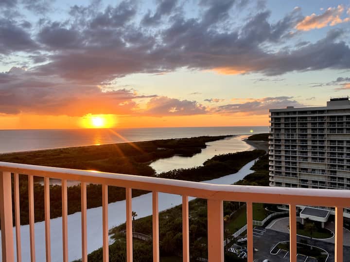 Gorgeous 17th Floor Sunsets @ South Seas! 2br/2ba - Marco Island, FL