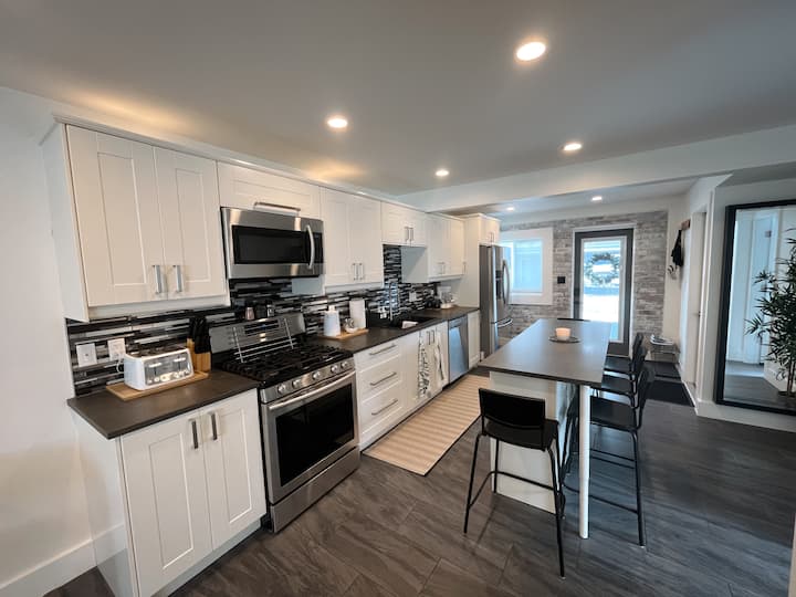 "The Spot" – Cozy Cultus Lake House W/ Patio & A/c - Chilliwack