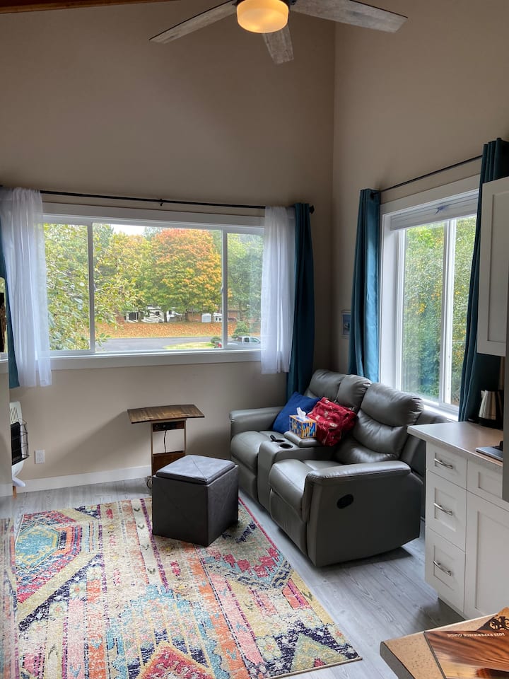 Cannon Beach Tree House Apartment - Cannon Beach, OR