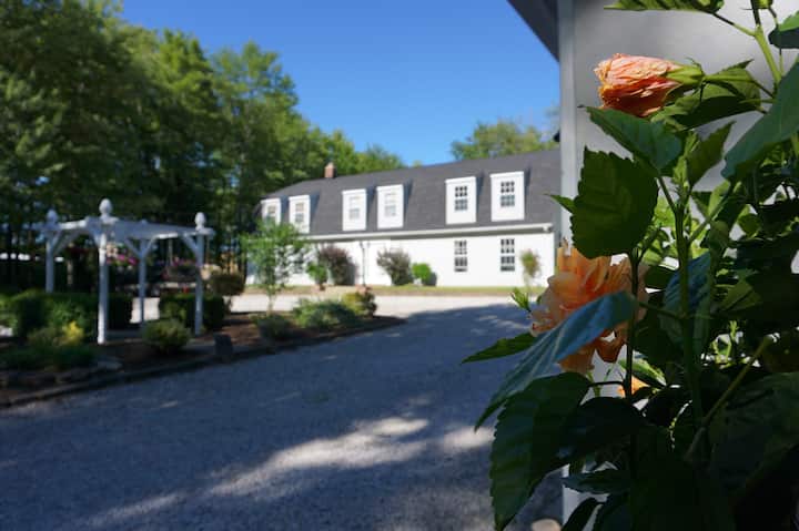 Maple Grove Homestead - Geneva, OH