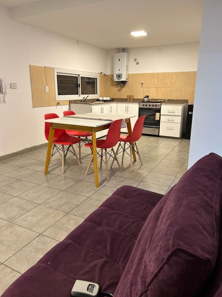 Departamento Amplio, Zona Centro Con Cochera. - Villa Mercedes