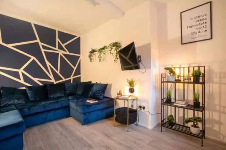 Base Is A Lovely Place To Unwind After A Long Day. - Sheffield