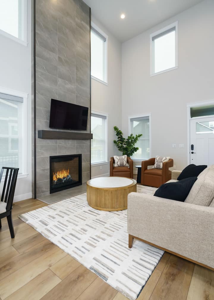 Hot Tub + Golf Course • Fenced Yard • Modern Home - Post Falls, ID