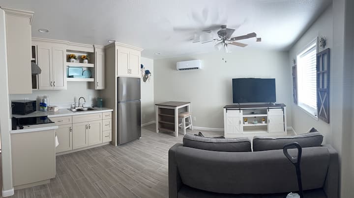 Cozy Farm Apartment - Lemoore, CA