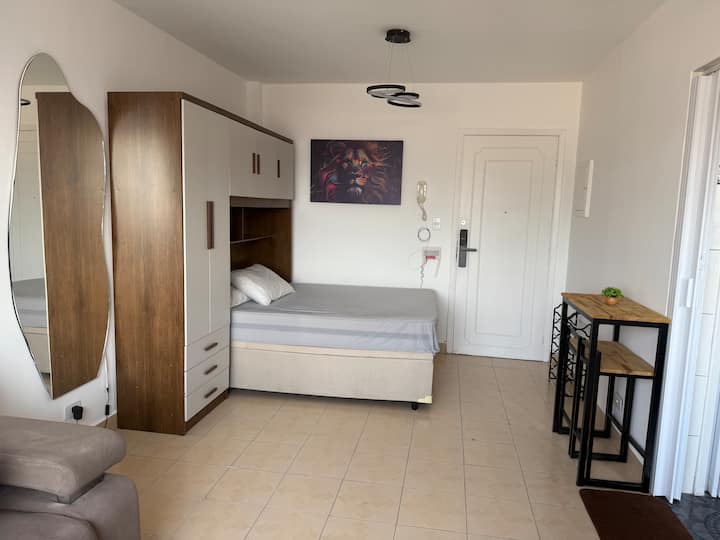 Apto Central • Praia A 1 Minuto • Tudo Ao Redor” - Sao Vicente, Brazil