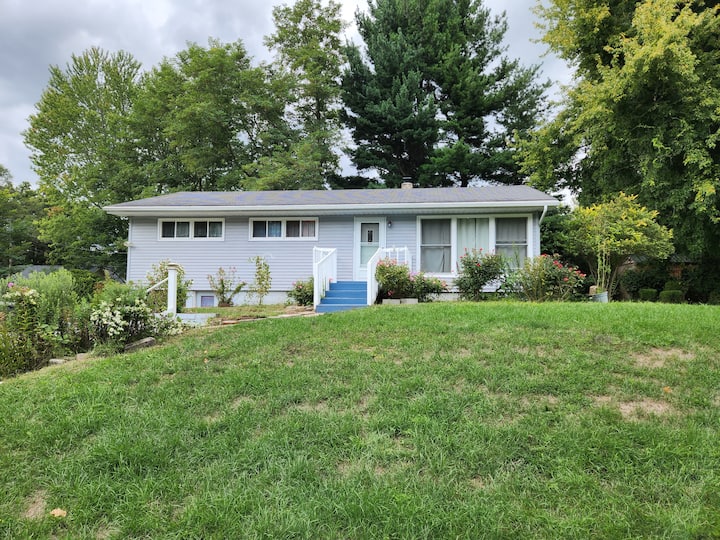 Grandma's Garden Getaway - Silver Beach, MI