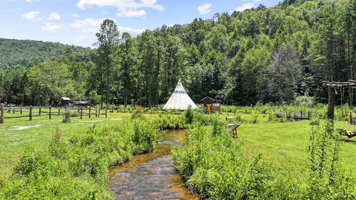 Lodge Apartment At Owl Creek Farm Resort - Murphy, NC