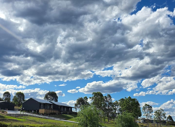 Spacious House, Stunning Views - Gloucester