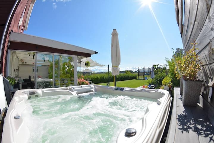 Newhousewithjacuzzi, 30mintostholmcentral, 5 Rooms - Bro