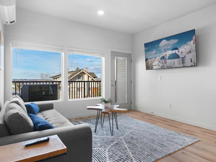 Spokane Perry District Retreat | 2br/2ba+parking - Spokane, WA