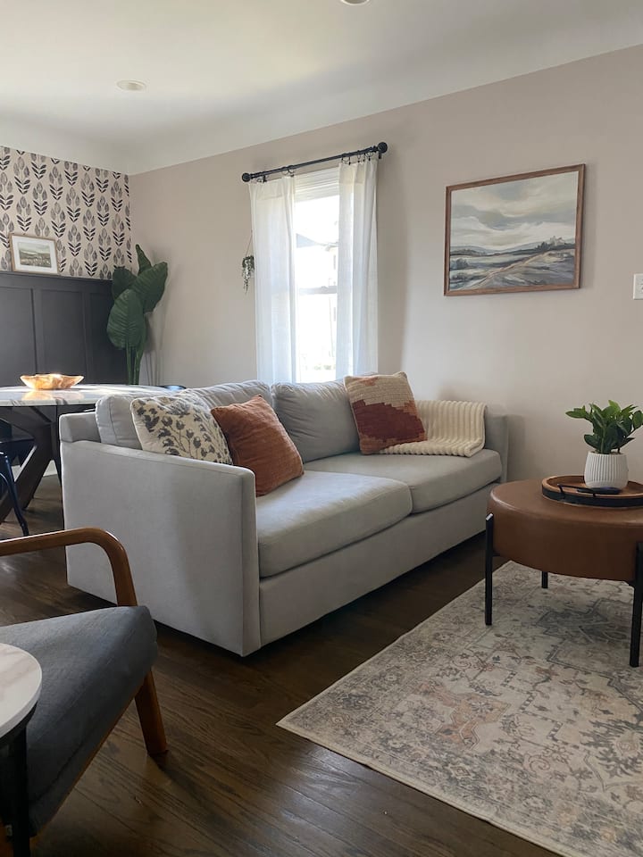 The Atlas Haus - A Cozy Stay Right On Main Street - Frankenmuth, MI