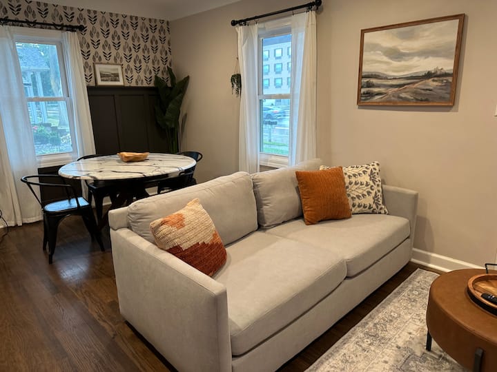 The Atlas Haus - A Cozy Stay Right On Main Street - Frankenmuth, MI