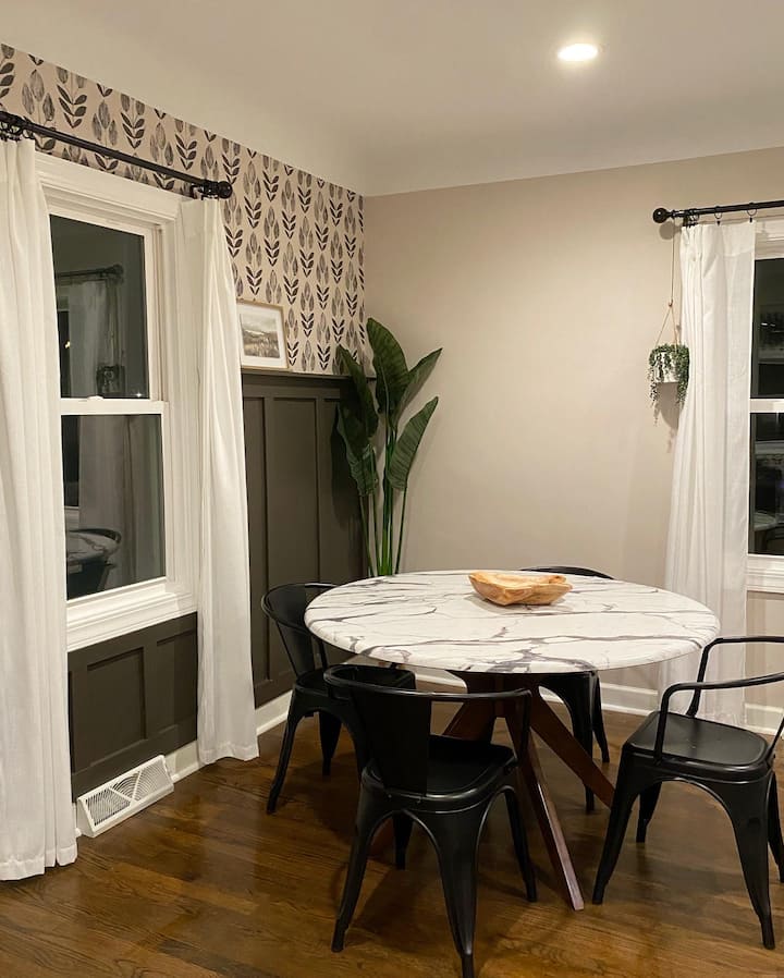 The Atlas Haus - A Cozy Stay On Main Street - Frankenmuth, MI