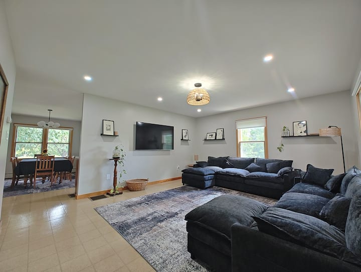 Private 3-bedroom, 2-bath House With Large Yard - Shippensburg University, Shippensburg