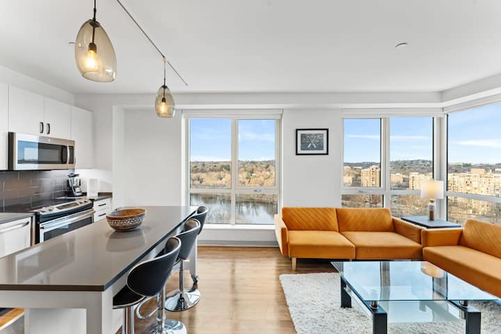 Wonderful View Penthouse 2br 2ba Unit In High-end - Boston, MA