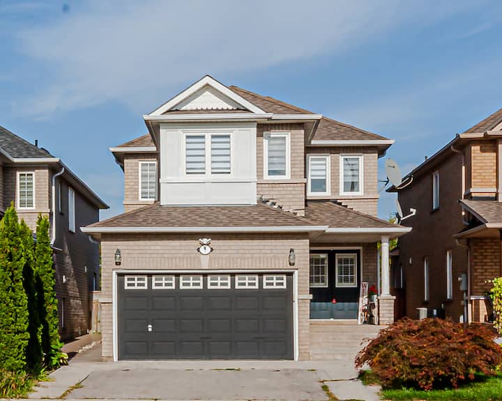 King City 5br Retreat Comfort, Space & Style - Aurora