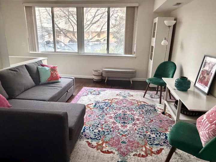 Quiet& Cozy Upstairs 1br Near Brookland Catholic U - Washington, D.C.